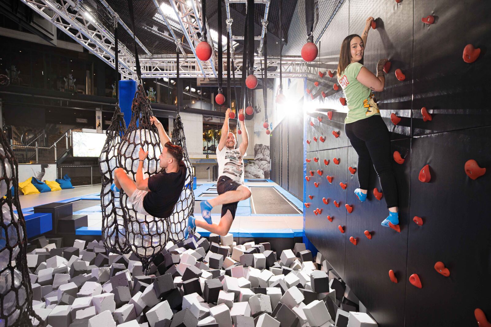 Jumping Dome - Die Trampolinhalle in der grössten Indoor Familien- und ...